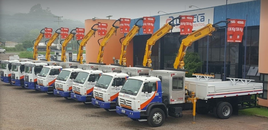 Dezenas de pessoas buscam uma das 40 vagas na empresa Conecta ...