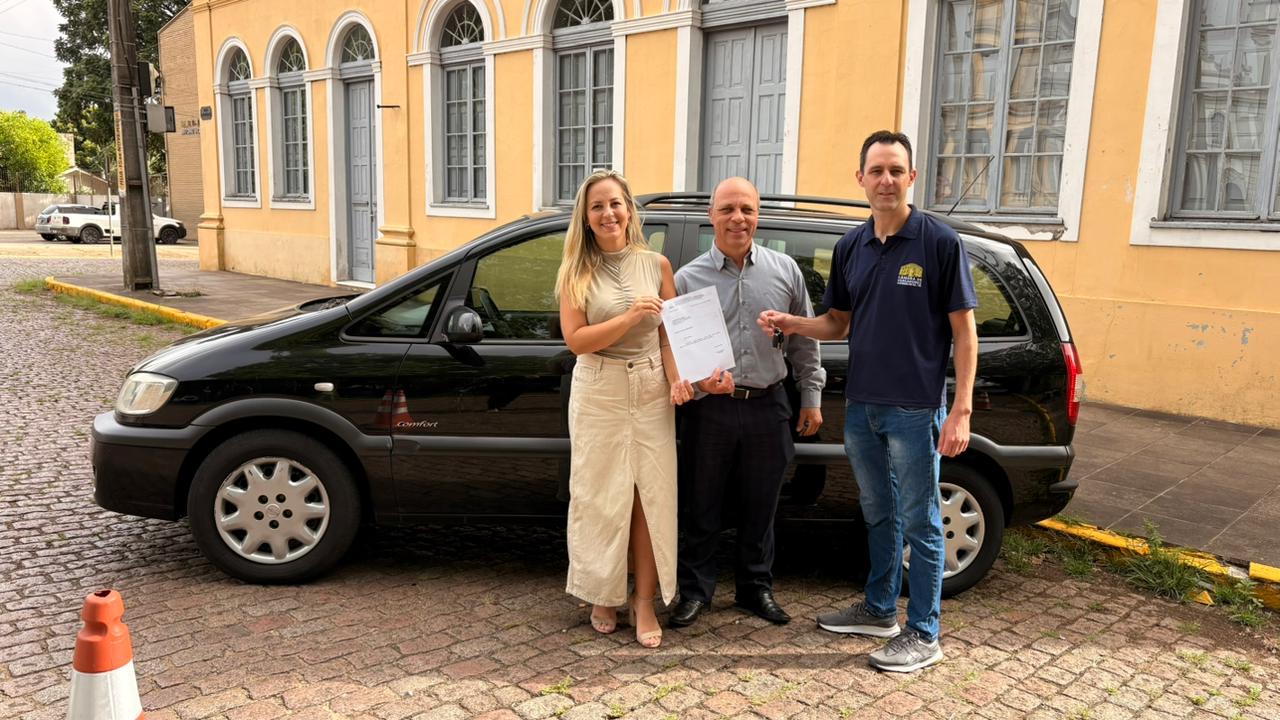 Câmara entrega carro para a Prefeitura de Cachoeira - Rádio Fandango ...
